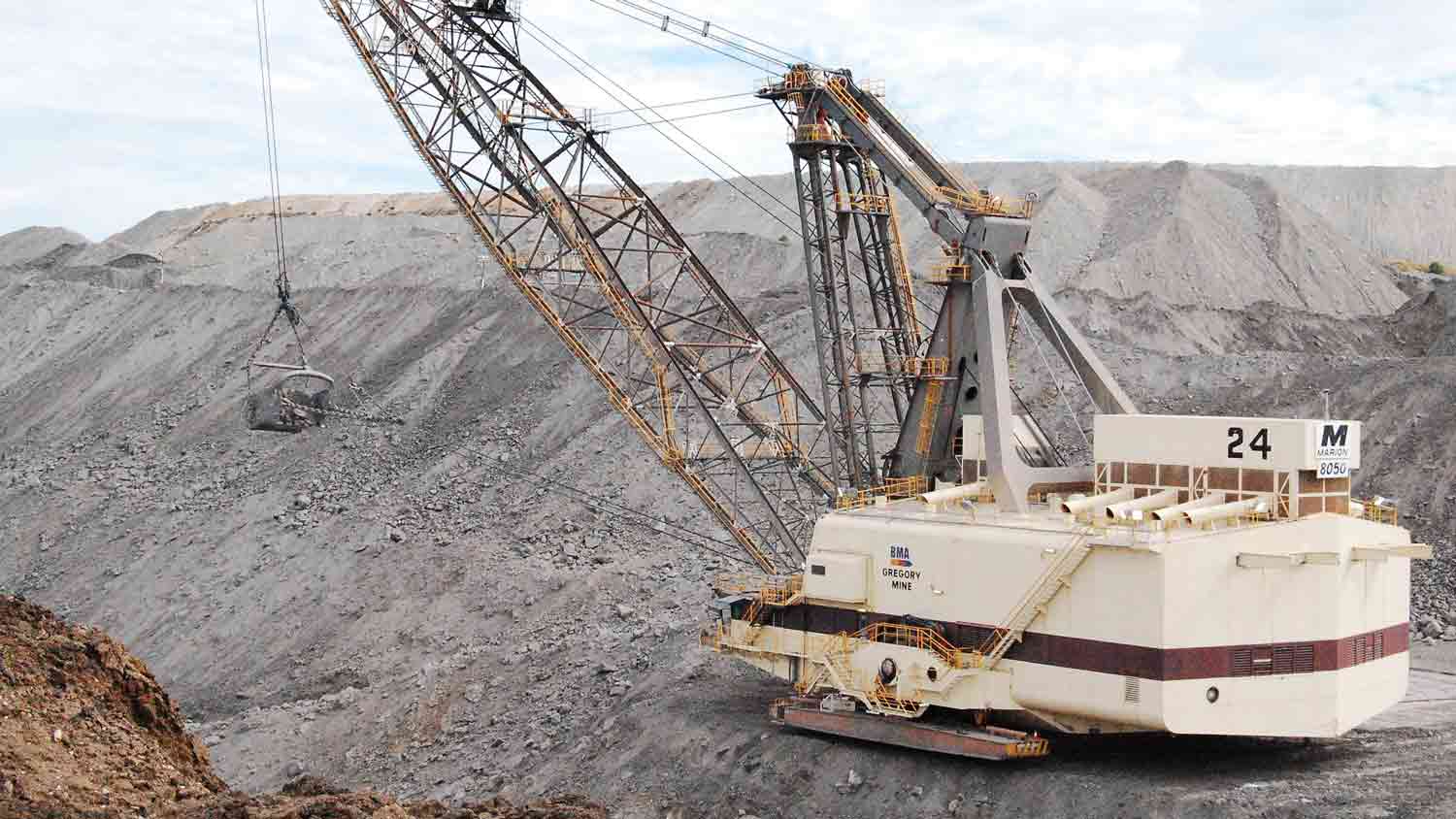 Caval Ridge sets world record for largest electronic blast | BHP